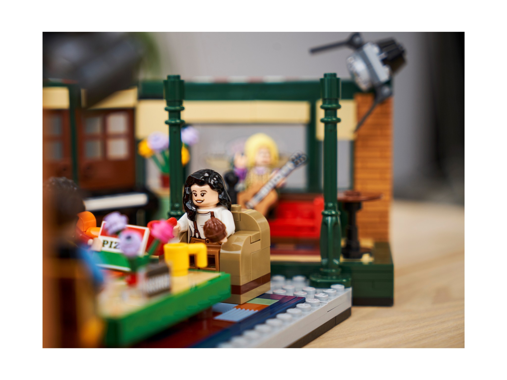 LEGO 21319 Ideas Central Perk - porównaj ceny | zklocków.pl