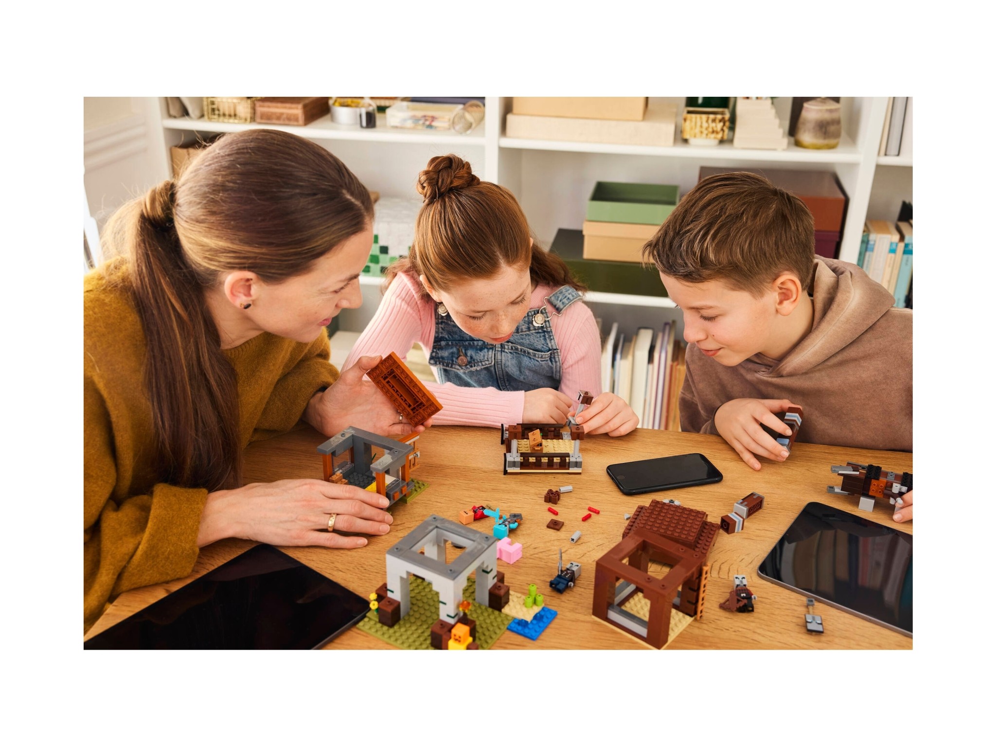 LEGO 21278 Minecraft Kryjówka rozbójników i dewastatorów