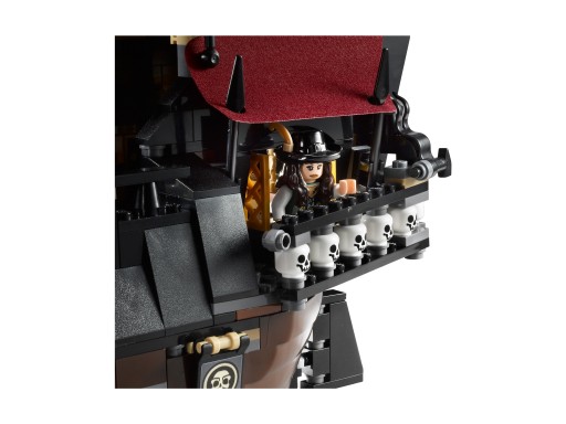 LEGO 4195 Pirates of the Caribbean Queen Anne's Revenge