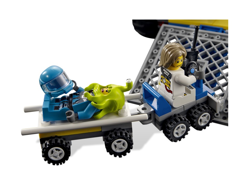 LEGO 7066 Alien Conquest Earth Defense HQ | zklocków.pl